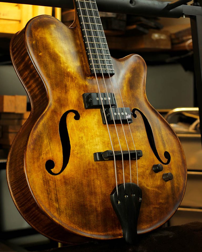 BASS ARCHTOP – The Arch Guitars